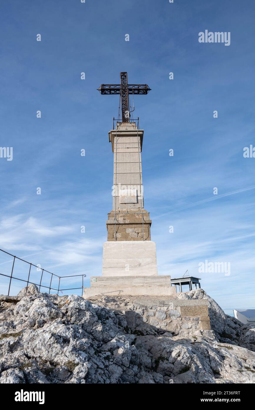 Croix de provence Banque de photographies et d’images à haute ...
