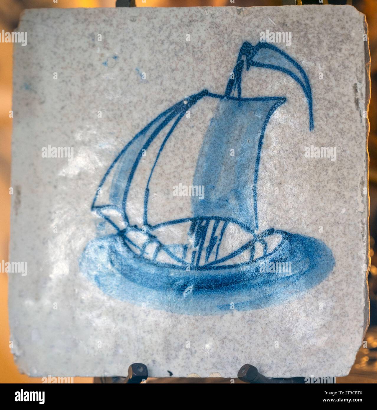 Tuile traditionnelle portugaise peinte et émaillée du 18e siècle ...