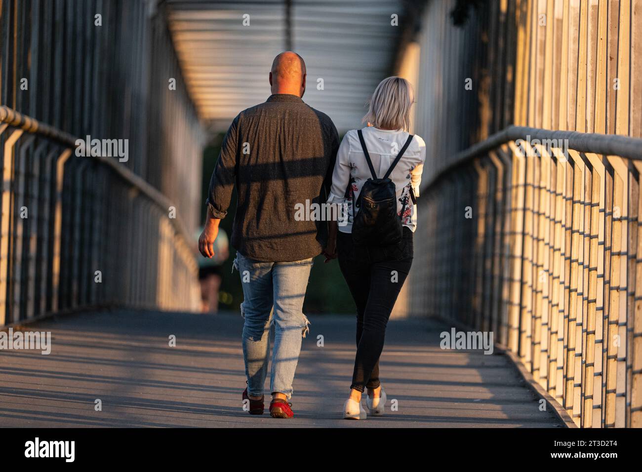 Couple amoureux en promenade Banque de photographies et d’images à ...