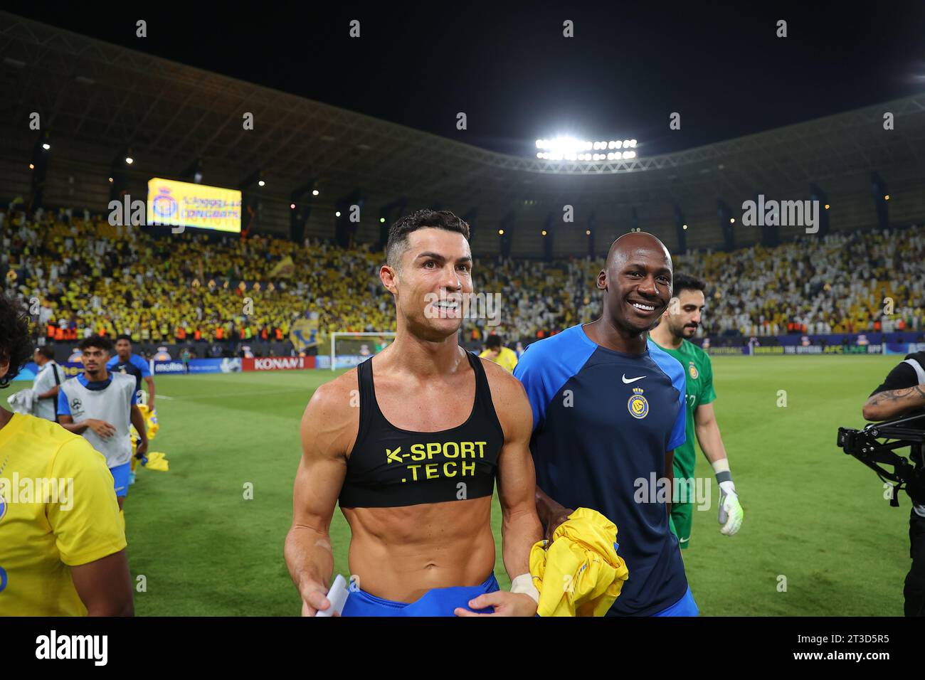 Cristiano Ronaldo Dal Nassr Fc Célèbre Sa Victoire TeamÕs à La Fin Du
