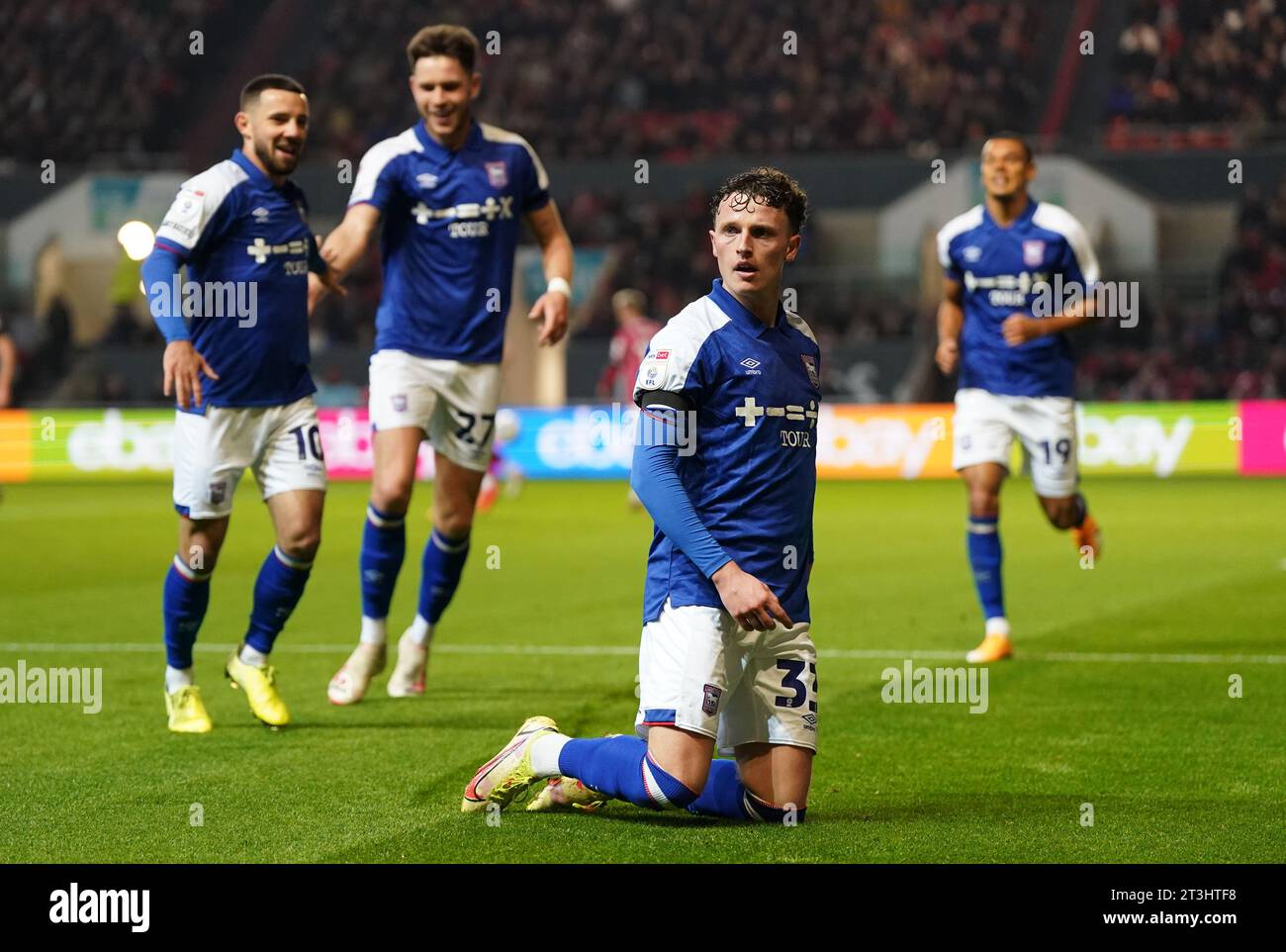 Nathan Broadhead d'Ipswich Town célèbre avoir marqué le but d'ouverture ...