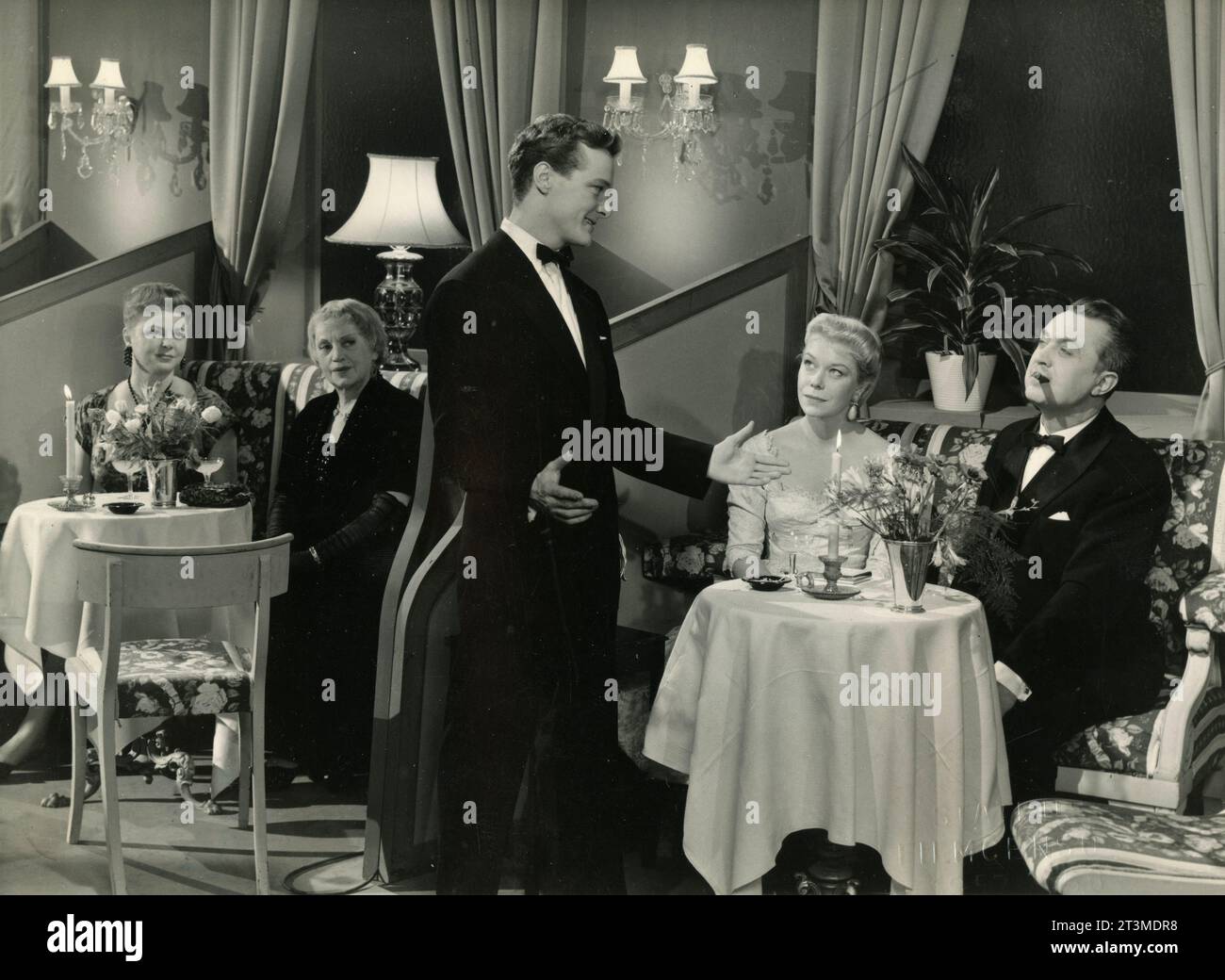 L'actrice danoise Lisbeth Movin et les acteurs Helge Kjaerulff-Schmidt et Preben Uglebjerg dans ...