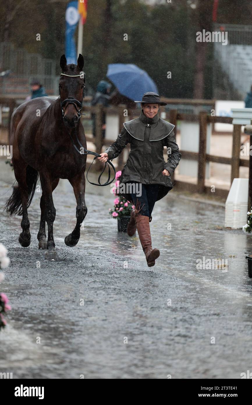 Sarah ENNIS d'Irlande avec Grantstown Jackson lors de la première ...
