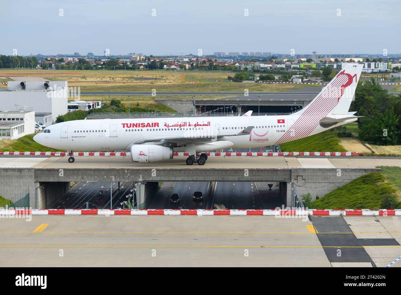 Tunisair Airbus A330-200 au roulage. Avion A330 de Tunis Air, la ...