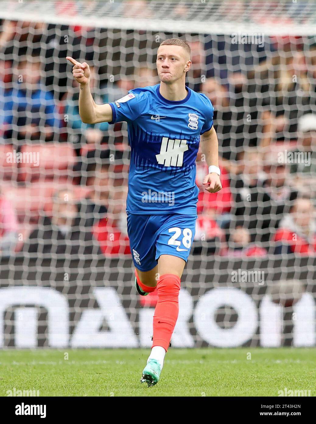 Jay Stansfield, de Birmingham City, célèbre avoir marqué le premier but ...