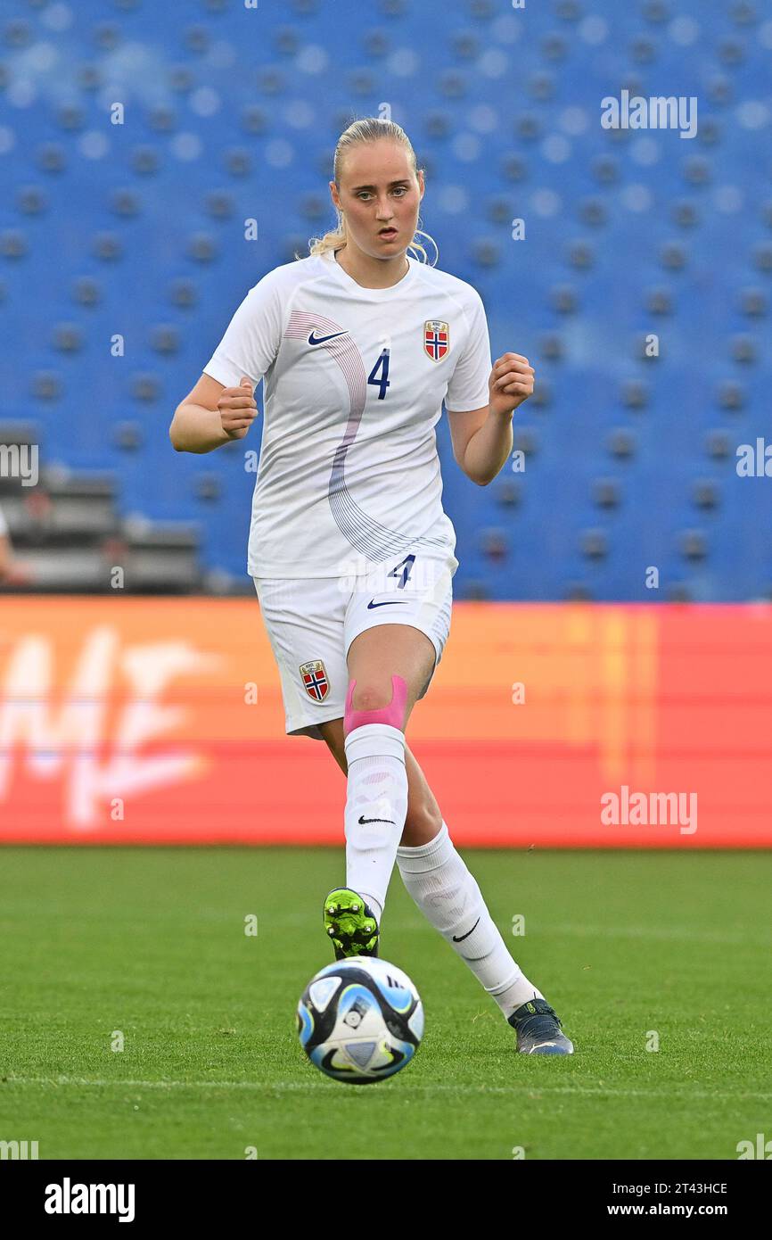 Emilie Bragstad (4 ans) de Norvège photographiée lors d'un match amical ...