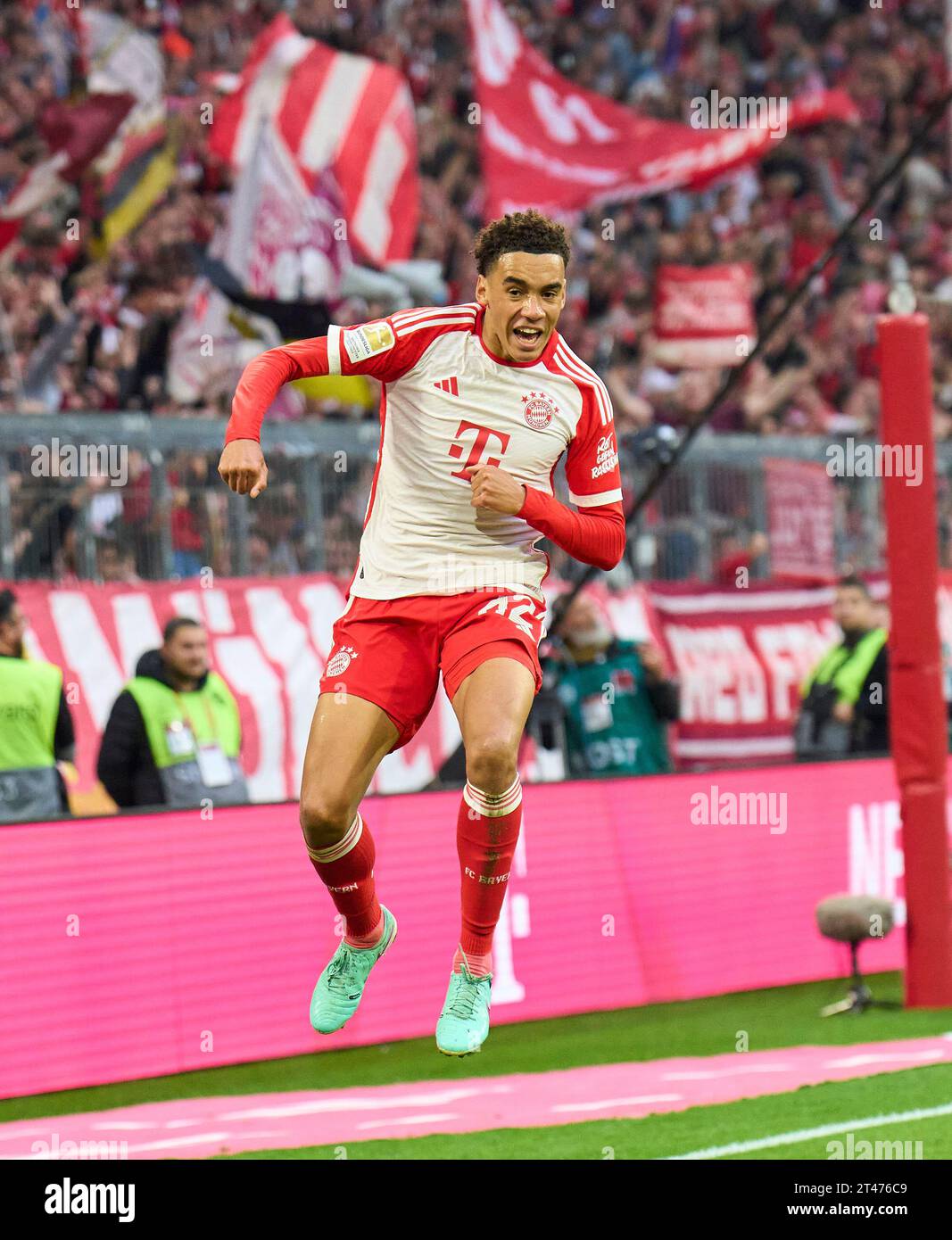 Jamal MUSIALA, FCB 42 célèbre son but, heureux, rire, célébration, 7-0 ...