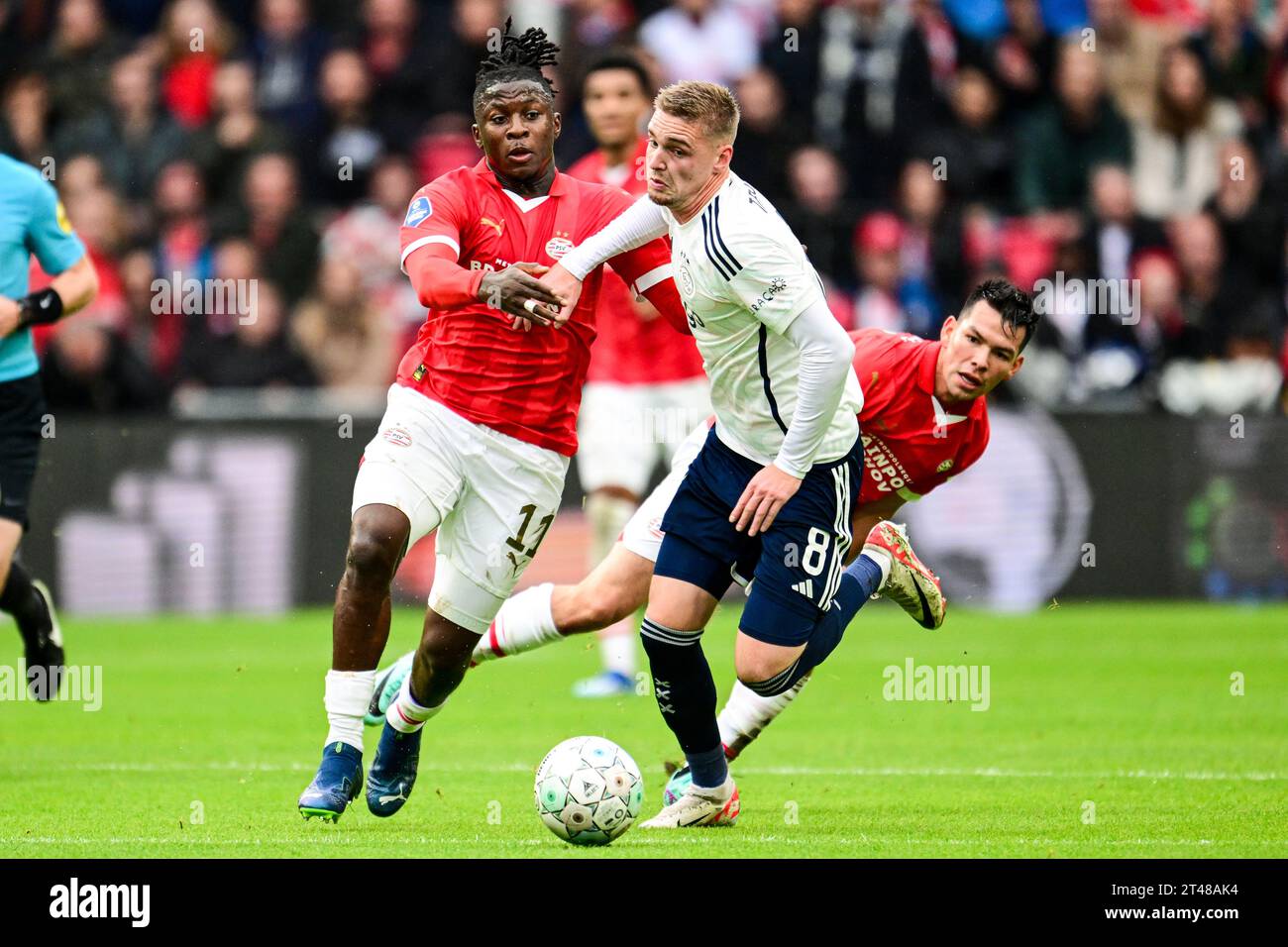 EINDHOVEN - (de gauche à droite) Johan Bakayoko du PSV Eindhoven, Kenneth Taylor de l'Ajax lors ...