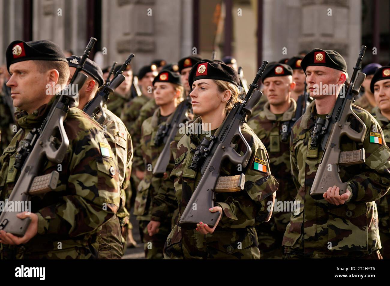 Les hommes et les femmes du 123e bataillon d'infanterie au château de Kilkenny, avant leur ...