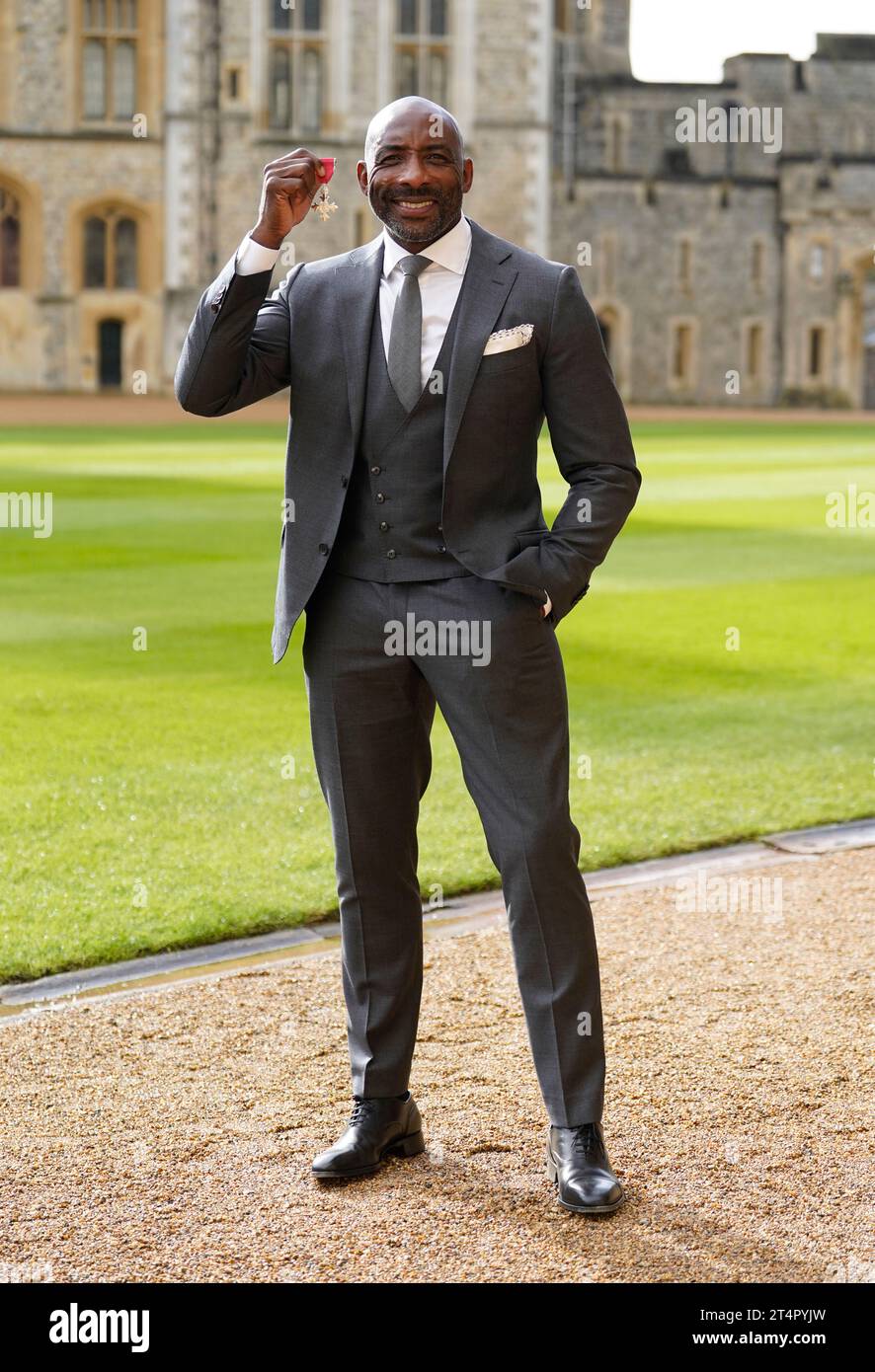 Ivanson Nelson (Johnny Nelson) après avoir été fait membre de l'ordre ...