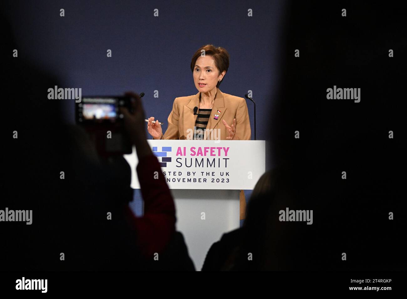 Josephine Teo, deuxième ministre de l’intérieur de Singapour, prend la ...