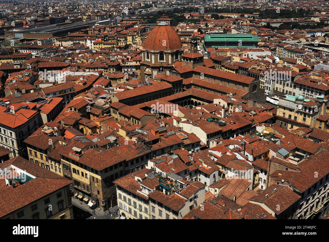 Dôme de tuiles rouges d'un immense bâtiment octogonal, la Capella dei ...