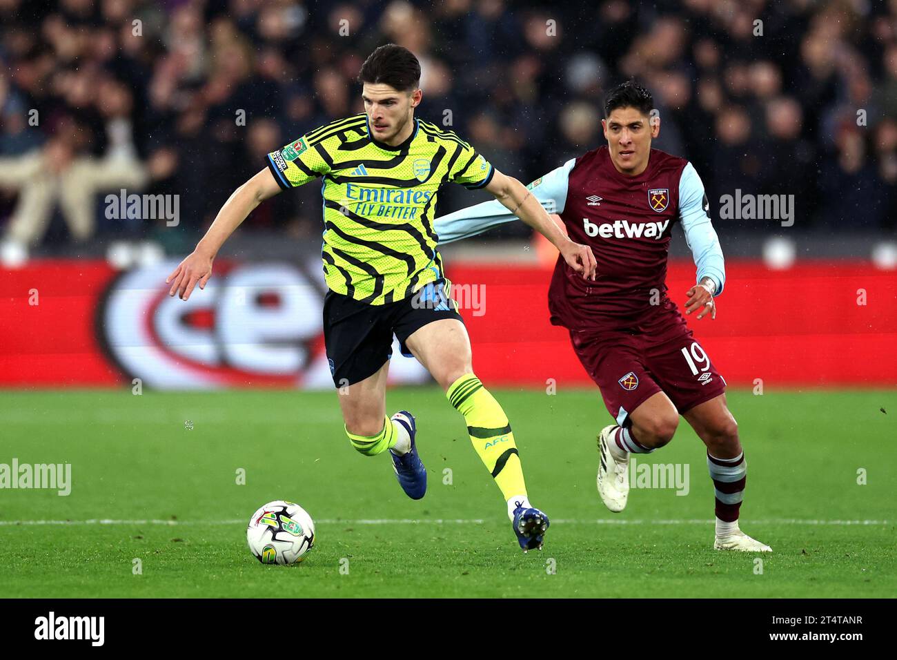 Declan Rice d'Arsenal (à gauche) et Edson Alvarez de West Ham United se ...