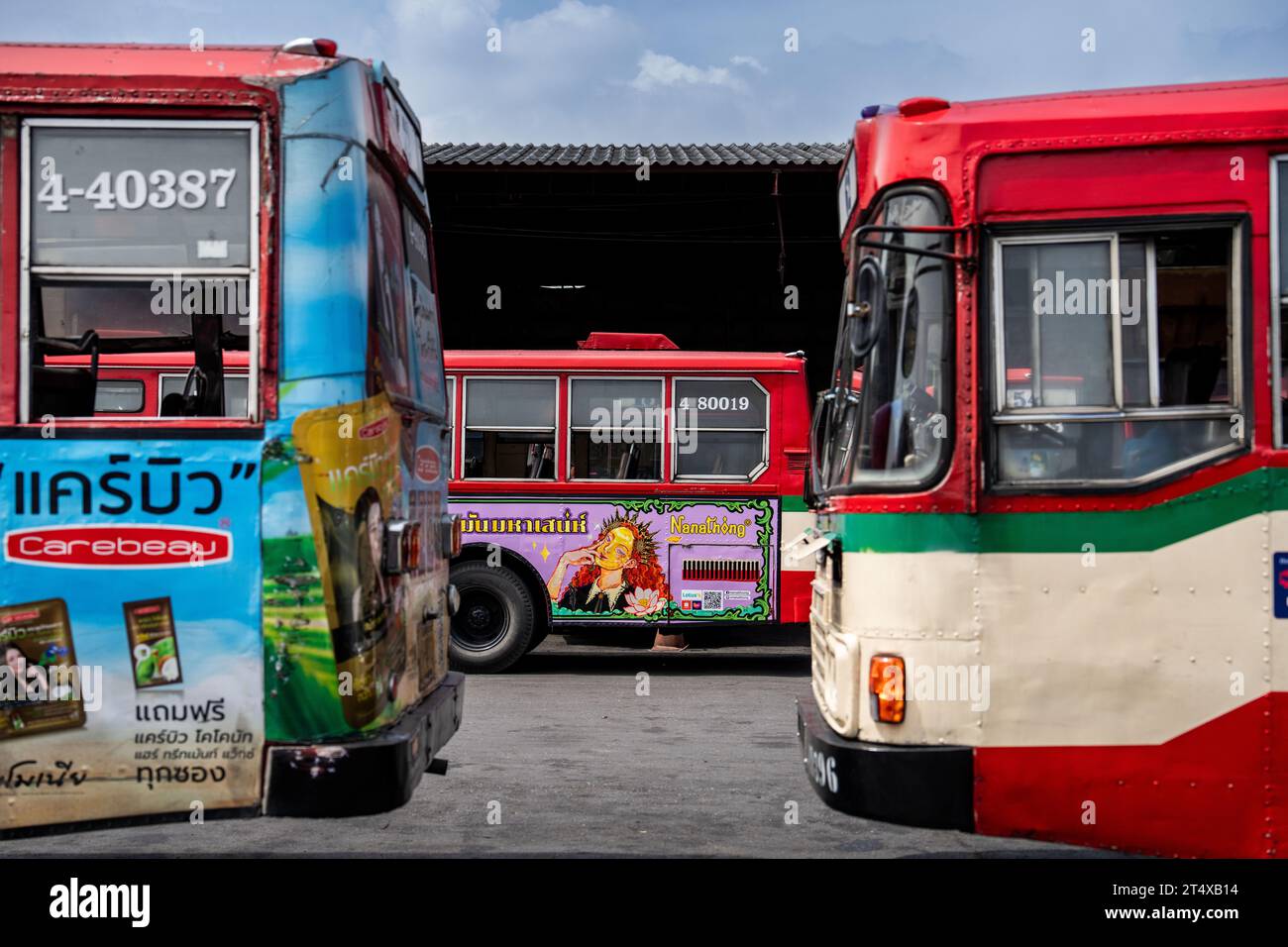 Thaïlande. 02 novembre 2023. Les bus BMTA (Bangkok Metropolitan Transportation Authority) sont ...