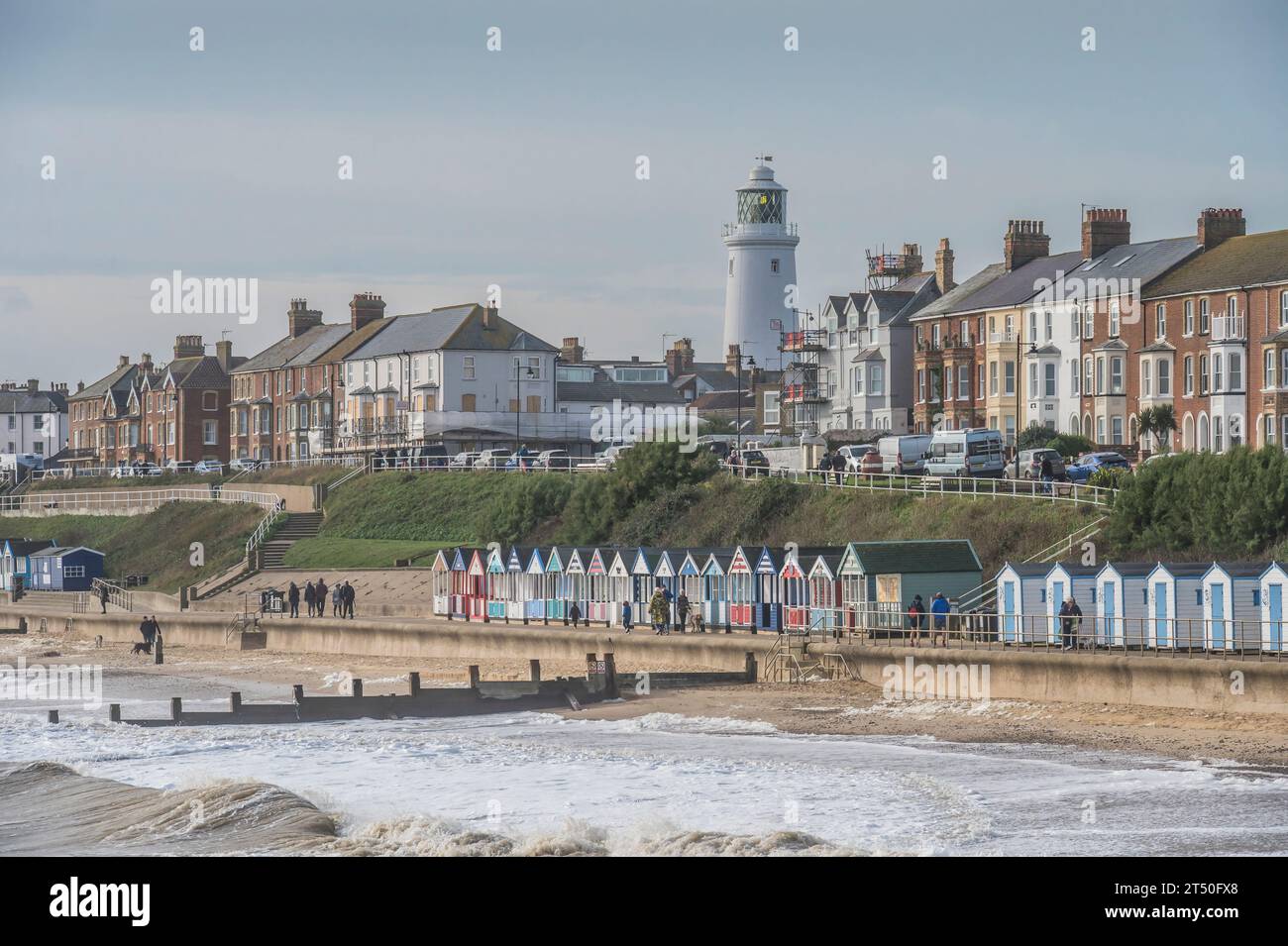 L'image de Southwold Pier regardant vers le phare et les cabanes de ...