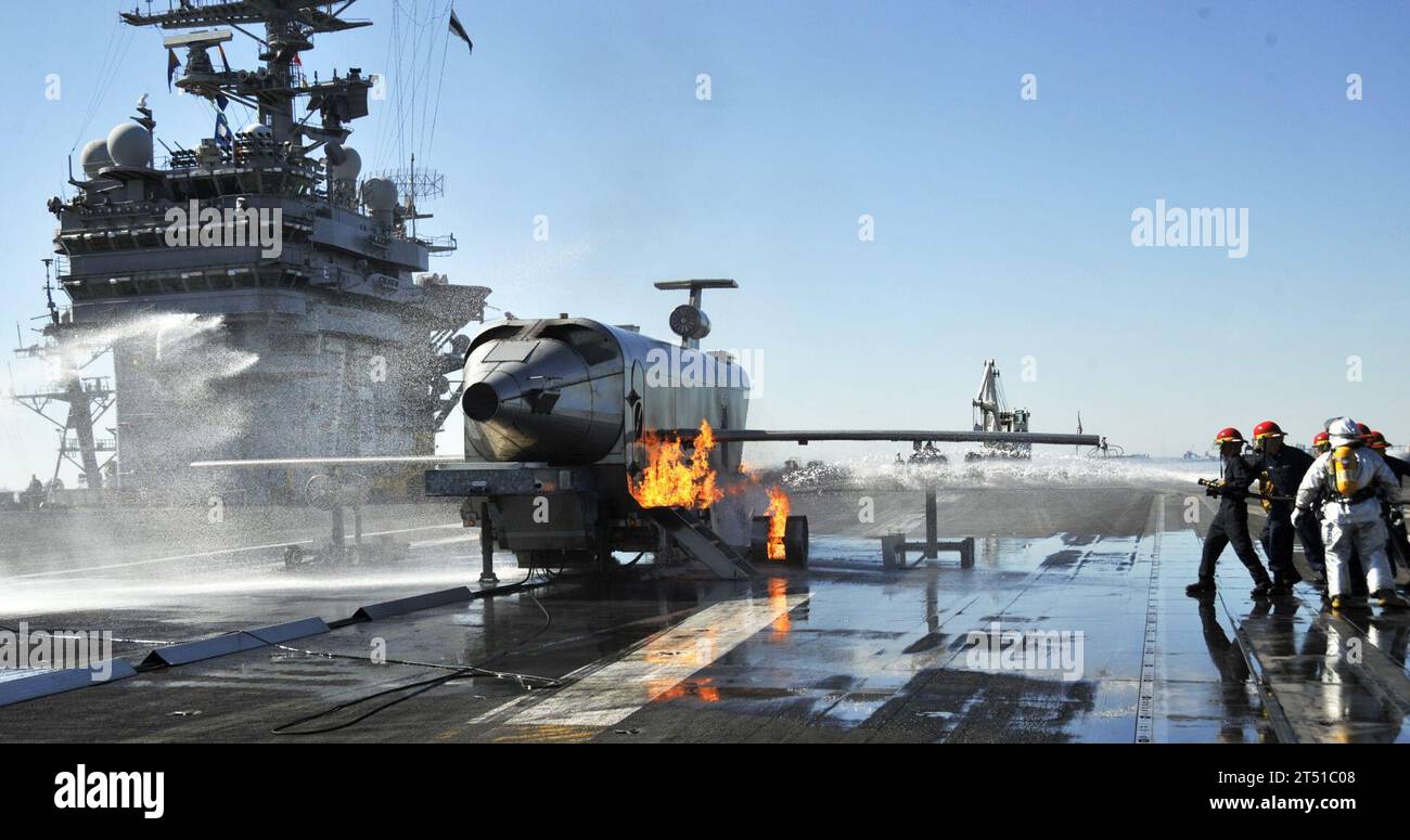 Mobile aircraft firefighting training device Banque de photographies et ...