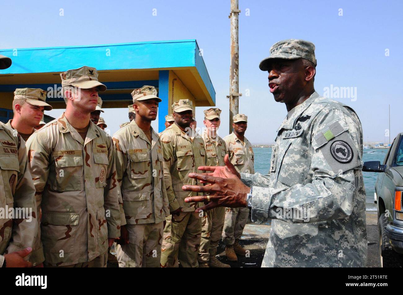0907302420k-140 DJIBOUTI (30 juillet 2009) le général William 'Kip ...