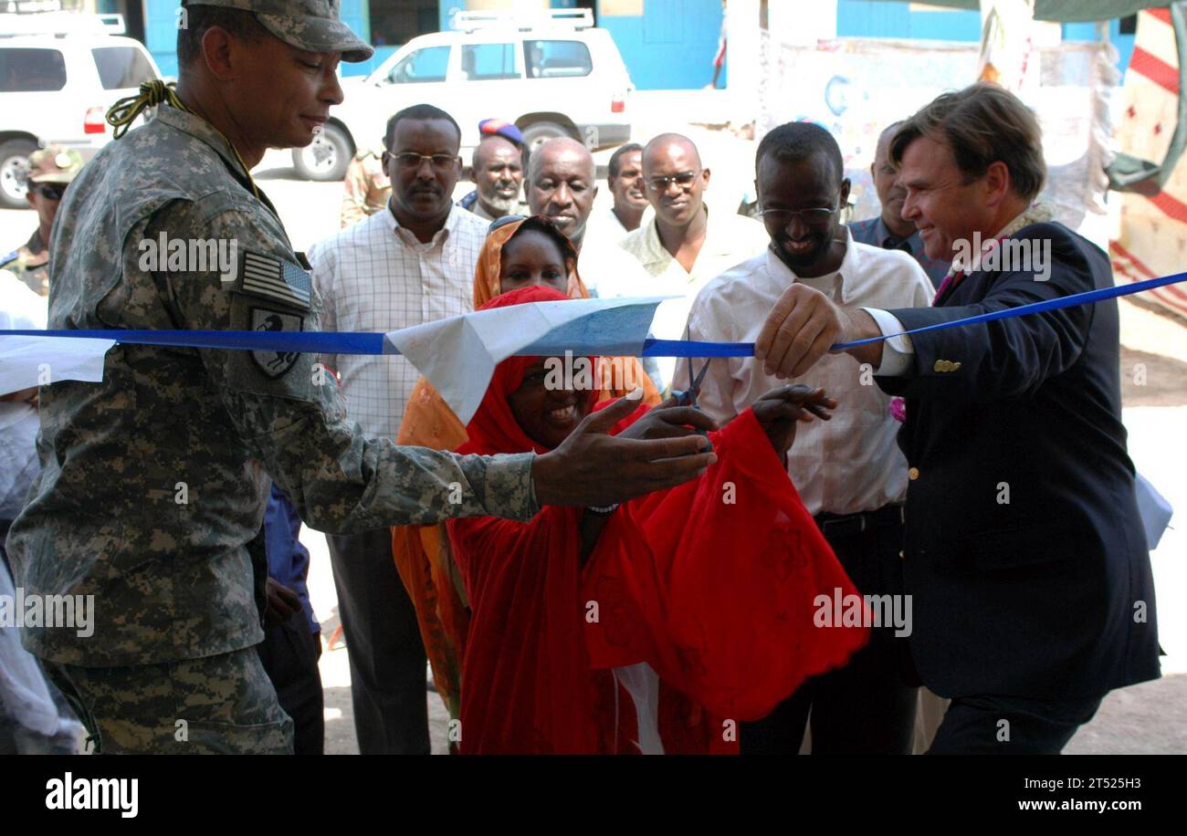 0709061286M-105 BALBALA, Djibouti (6 septembre 2007) - Brig. Le général ...