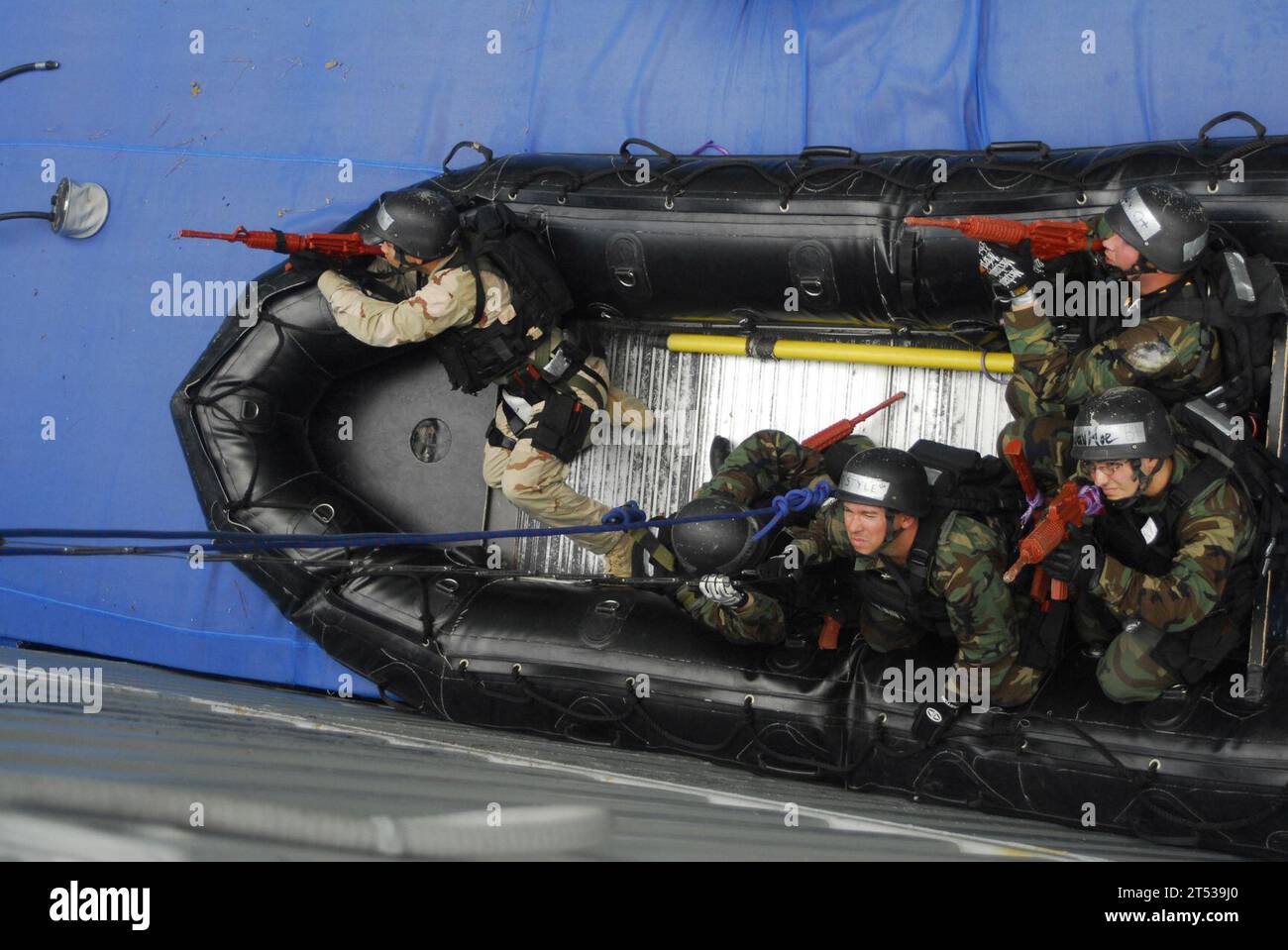 Vessel boarding search and seizure vbss training Banque de ...