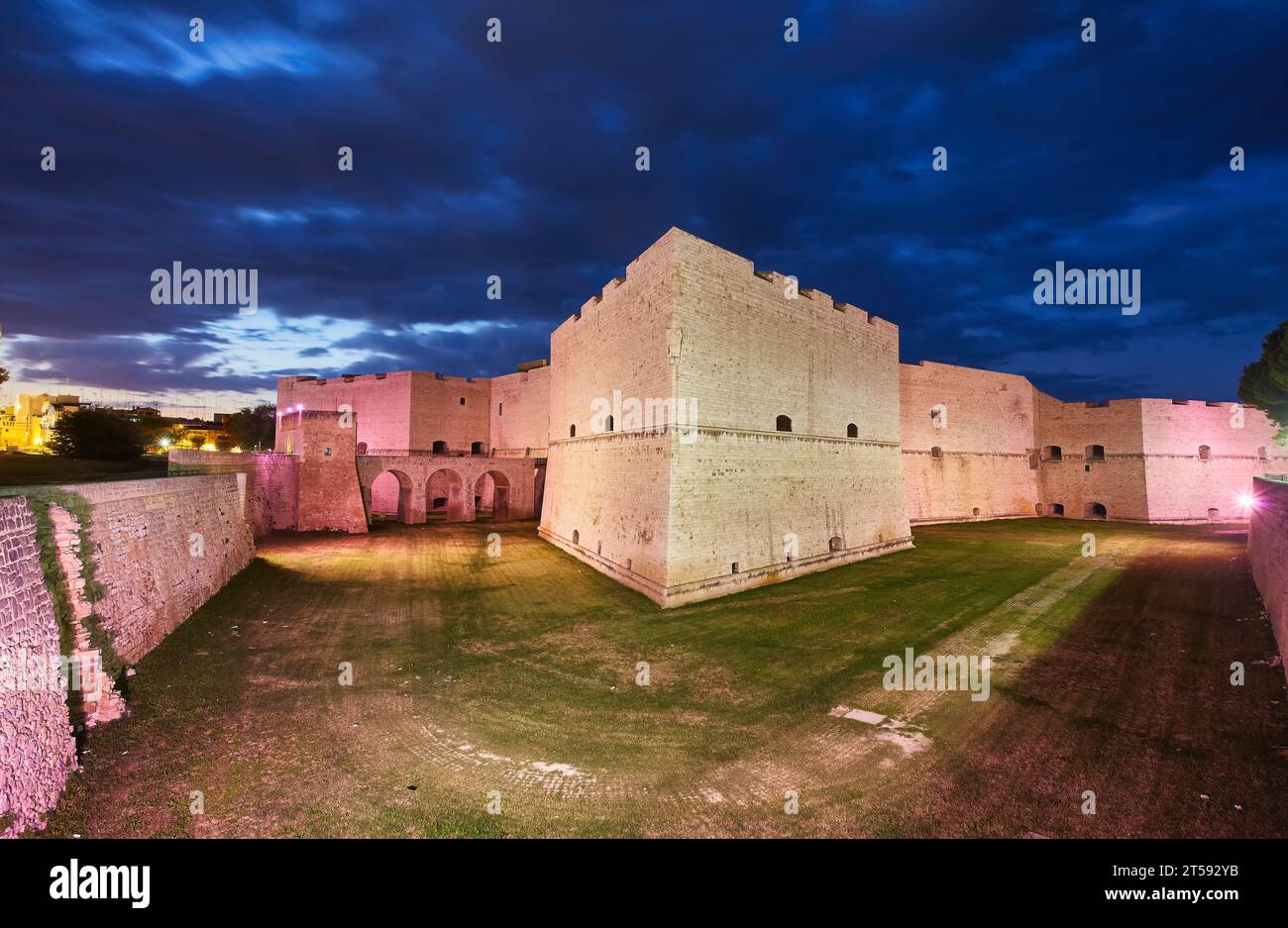 La magnifique basilique romane de la cathédrale de San Nicola ...