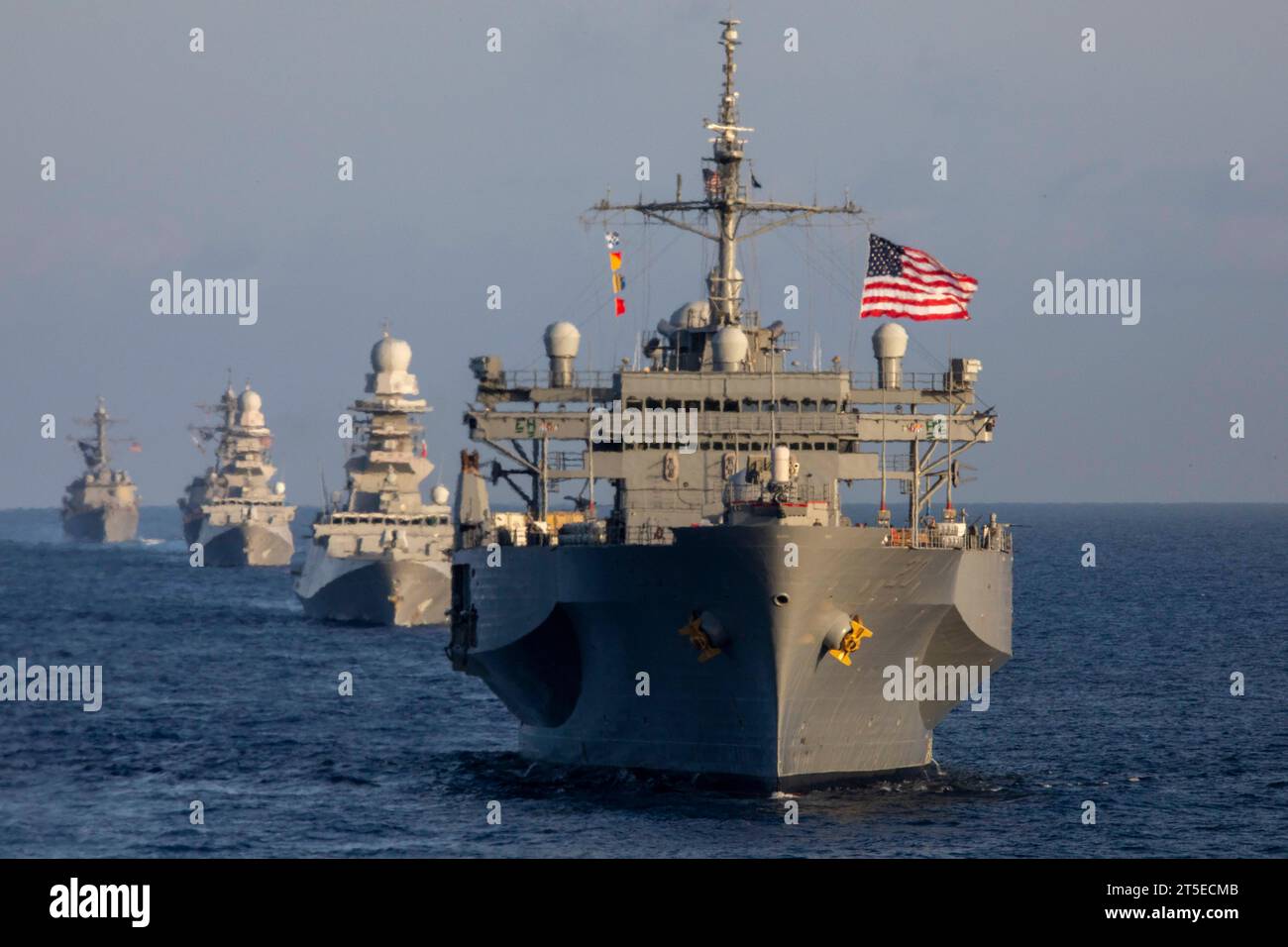Les navires des Gerald R. Ford et Dwight D. Eisenhower Carrier Strike ...