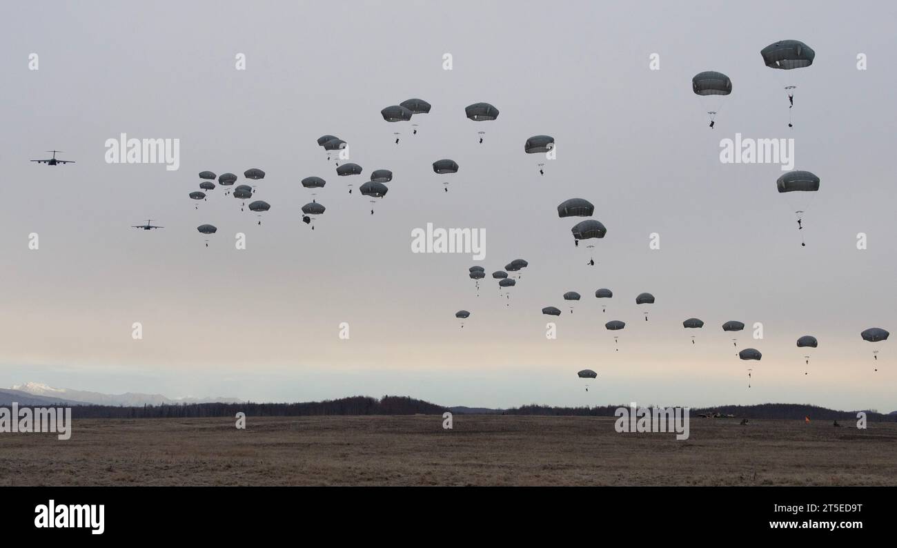 Les parachutistes de l’US Army avec la 2nd Infantry Brigade combat Team ...