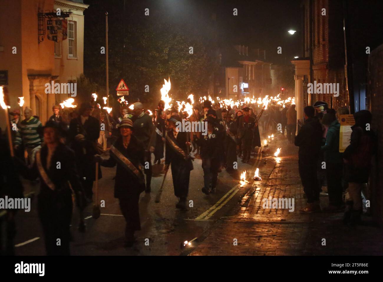 Lewes, Sussex Royaume-Uni. 04/November/2023 Sussex Town organise ses ...