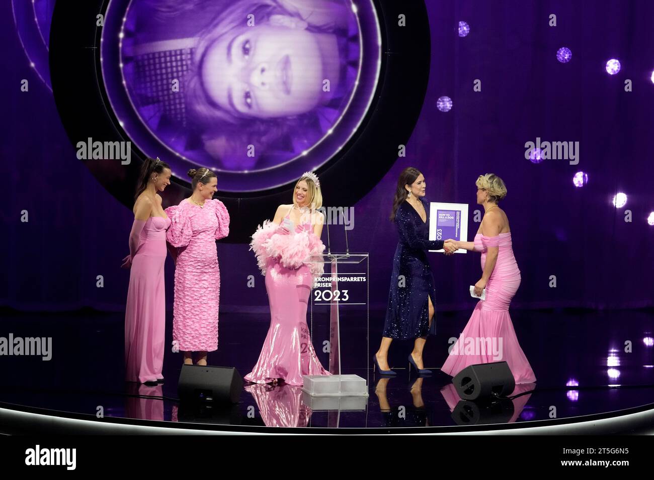 Le duo d'artistes How to Kill a Dog recevra l'un des deux Star Sprinkle ...