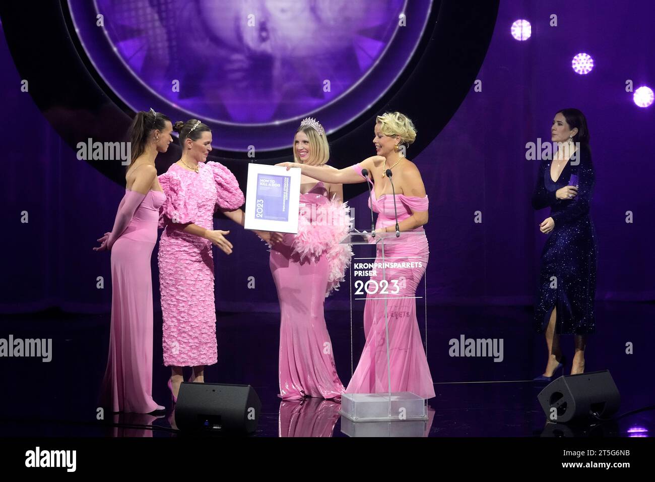 Le duo d'artistes How to Kill a Dog recevra l'un des deux Star Sprinkle ...