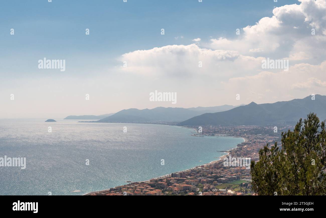 Villes sur la riviera italy Banque de photographies et d’images à haute ...