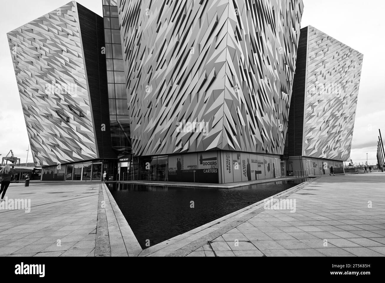 Titanic building Banque d'images noir et blanc - Alamy