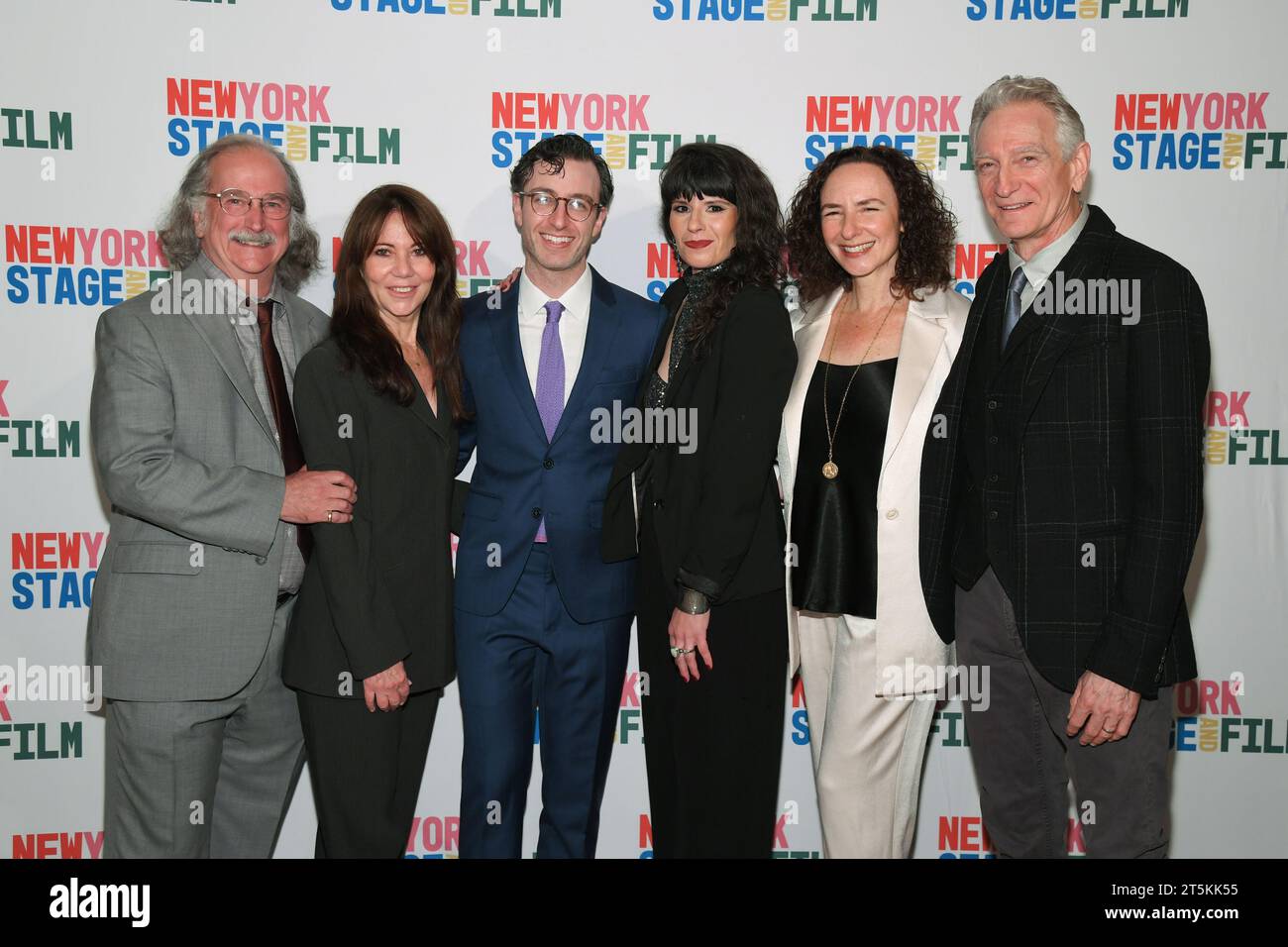 New York, États-Unis. 05 novembre 2023. Mark Linn-Baker, Leslie Urdang ...