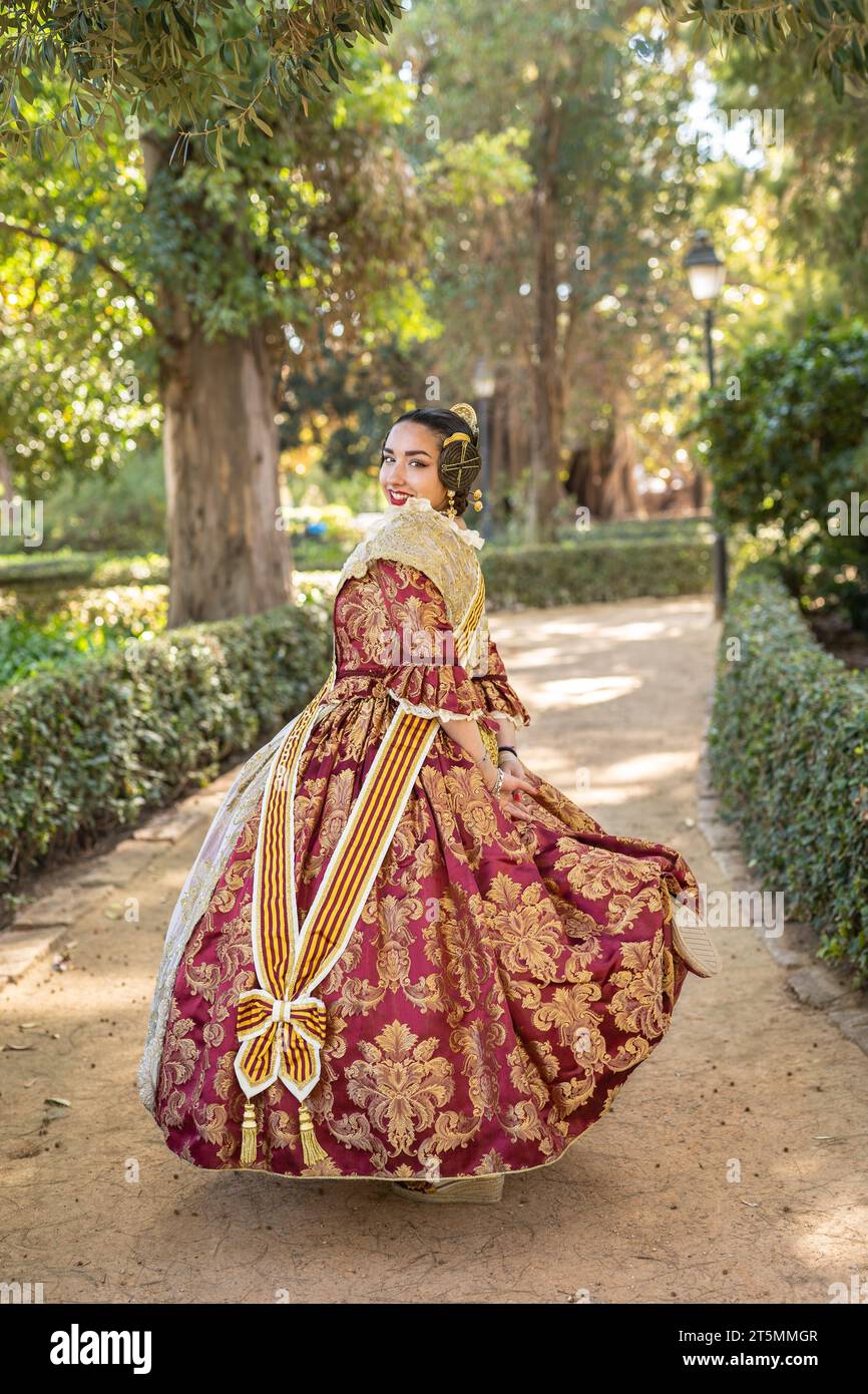 Robe fallera Banque de photographies et d’images à haute résolution - Alamy