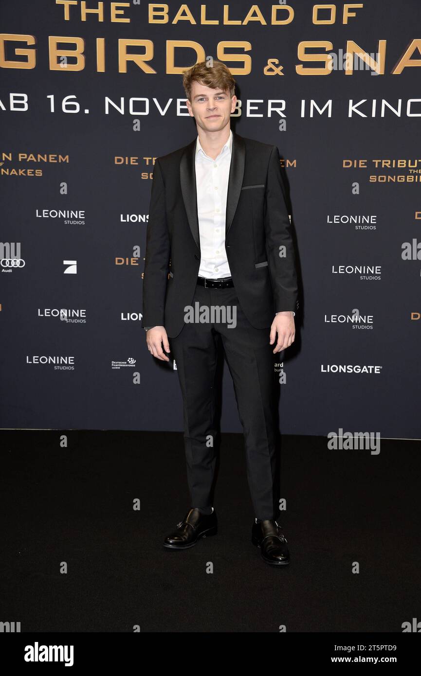 Tim Torok/Premiere des Kinofilms Die Tribute von Panem - The Ballad of ...