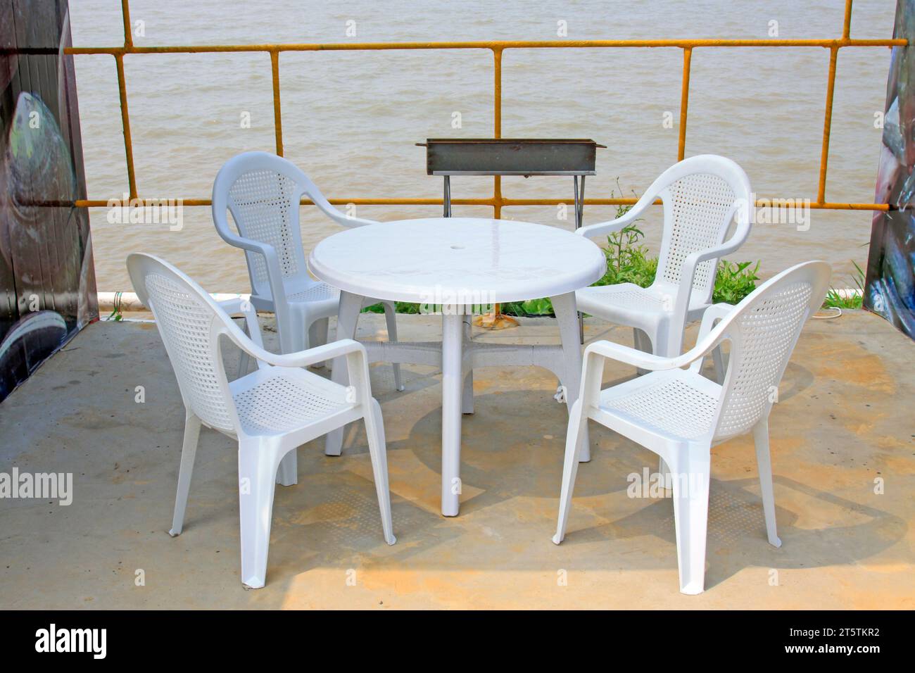 Plastic tables Banque de photographies et d’images à haute résolution ...