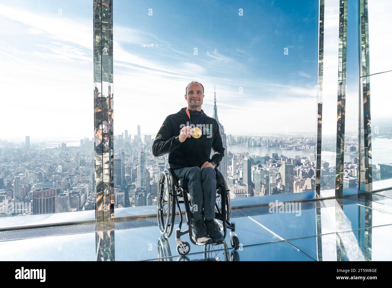 Champion de Suisse en fauteuil roulant masculin Marcel Hug a vu visiter ...