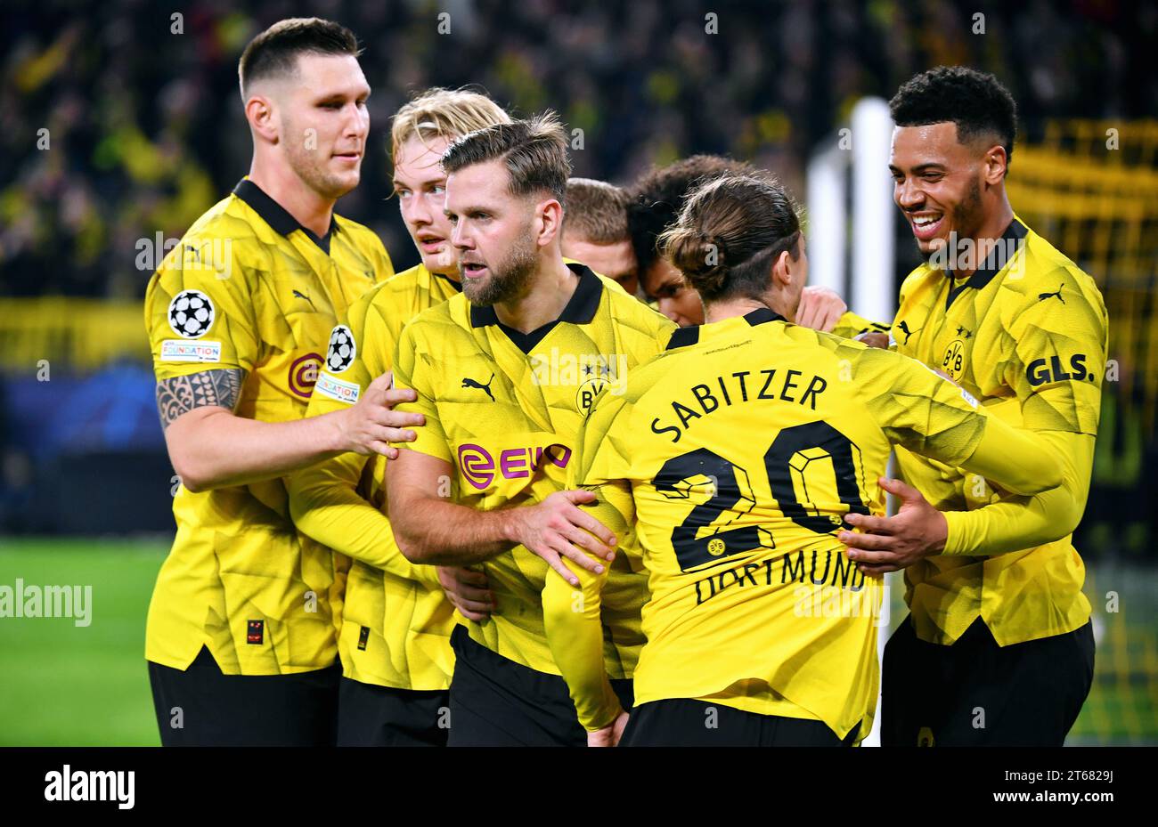 Ligue des Champions, signal Iduna Park Dortmund : Borussia Dortmund vs ...