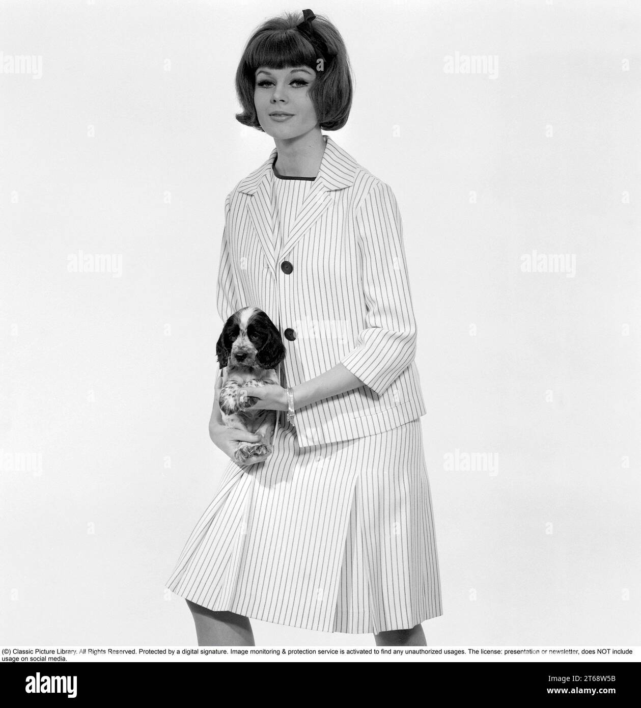 Dans les années 1960 Un mannequin, dans une tenue typique des années ...