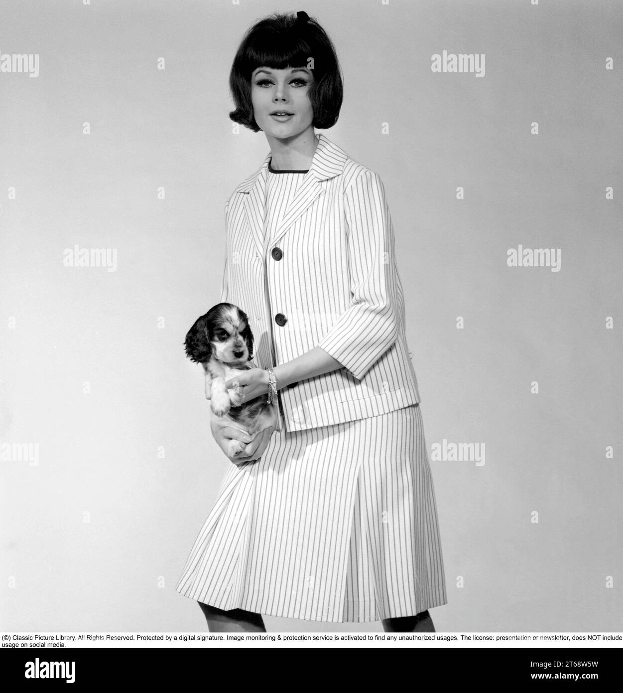 Dans les années 1960 Un mannequin, dans une tenue typique des années ...