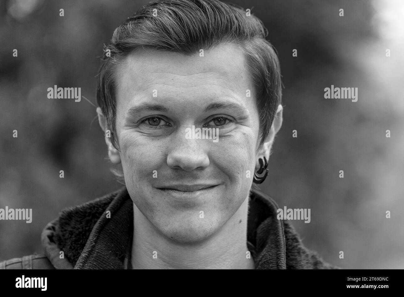 Jeune transgenre Banque d'images noir et blanc - Alamy