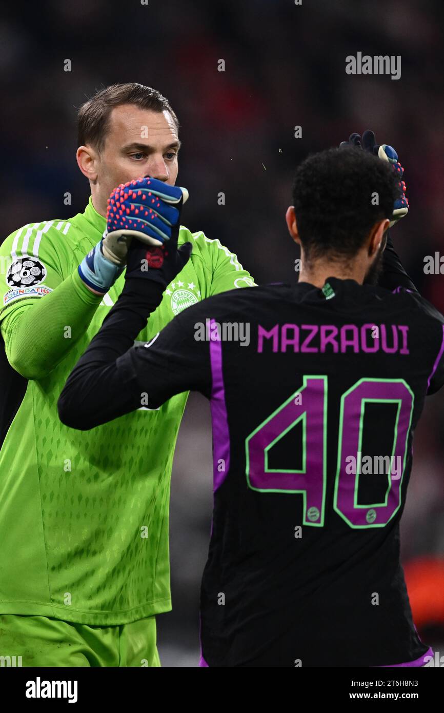 MUNICH, ALLEMAGNE - NOVEMBRE 8 : Manuel Neuer, Noussair Mazraoui du ...