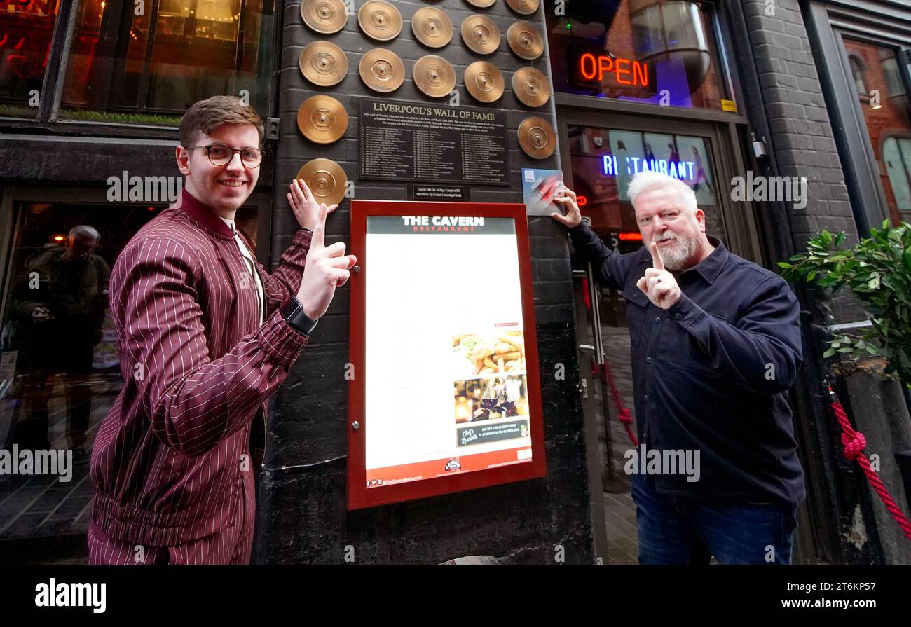 Cllr Harry Doyle (à gauche), membre du Cabinet de Liverpool pour la ...