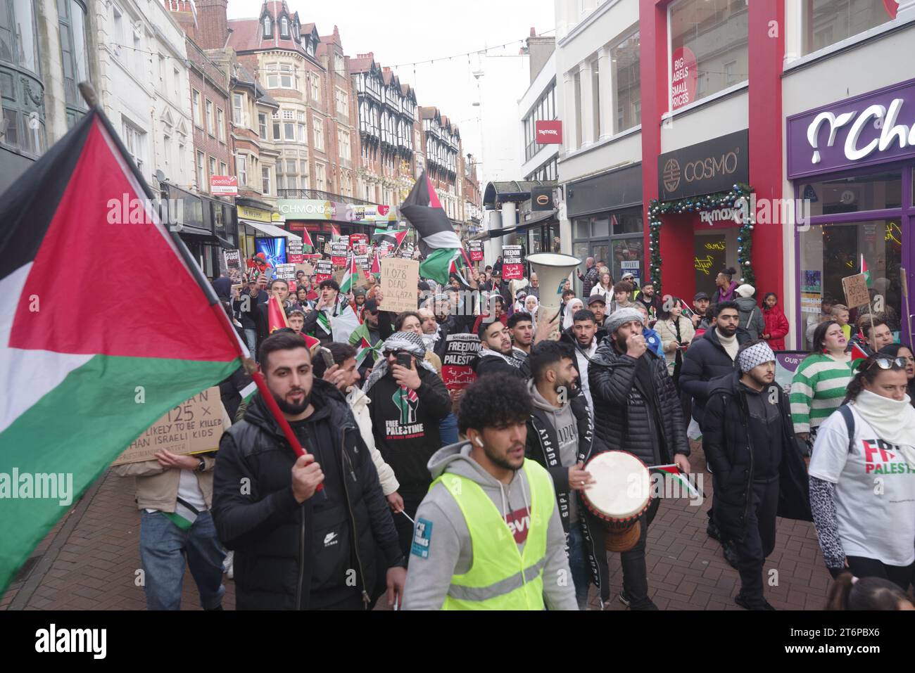 Des centaines de personnes sont sorties à Bournemouth pour appeler à un ...
