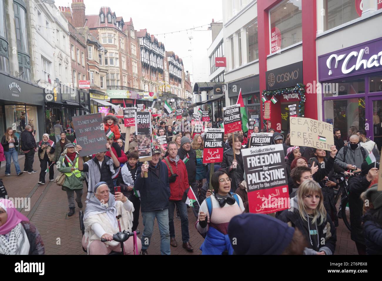 Des centaines de personnes sont sorties à Bournemouth pour appeler à un ...