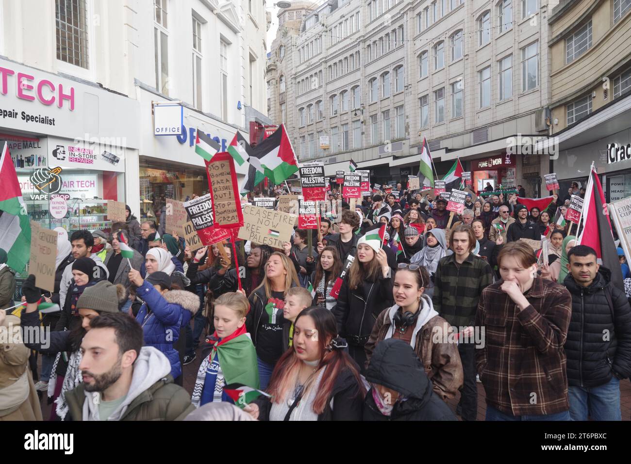 Des centaines de personnes sont sorties à Bournemouth pour appeler à un ...