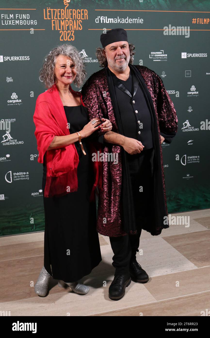 LUXEMBOURG, 11. Octobre 2023 : Serge TONNAR, musicien et épouse pose ...