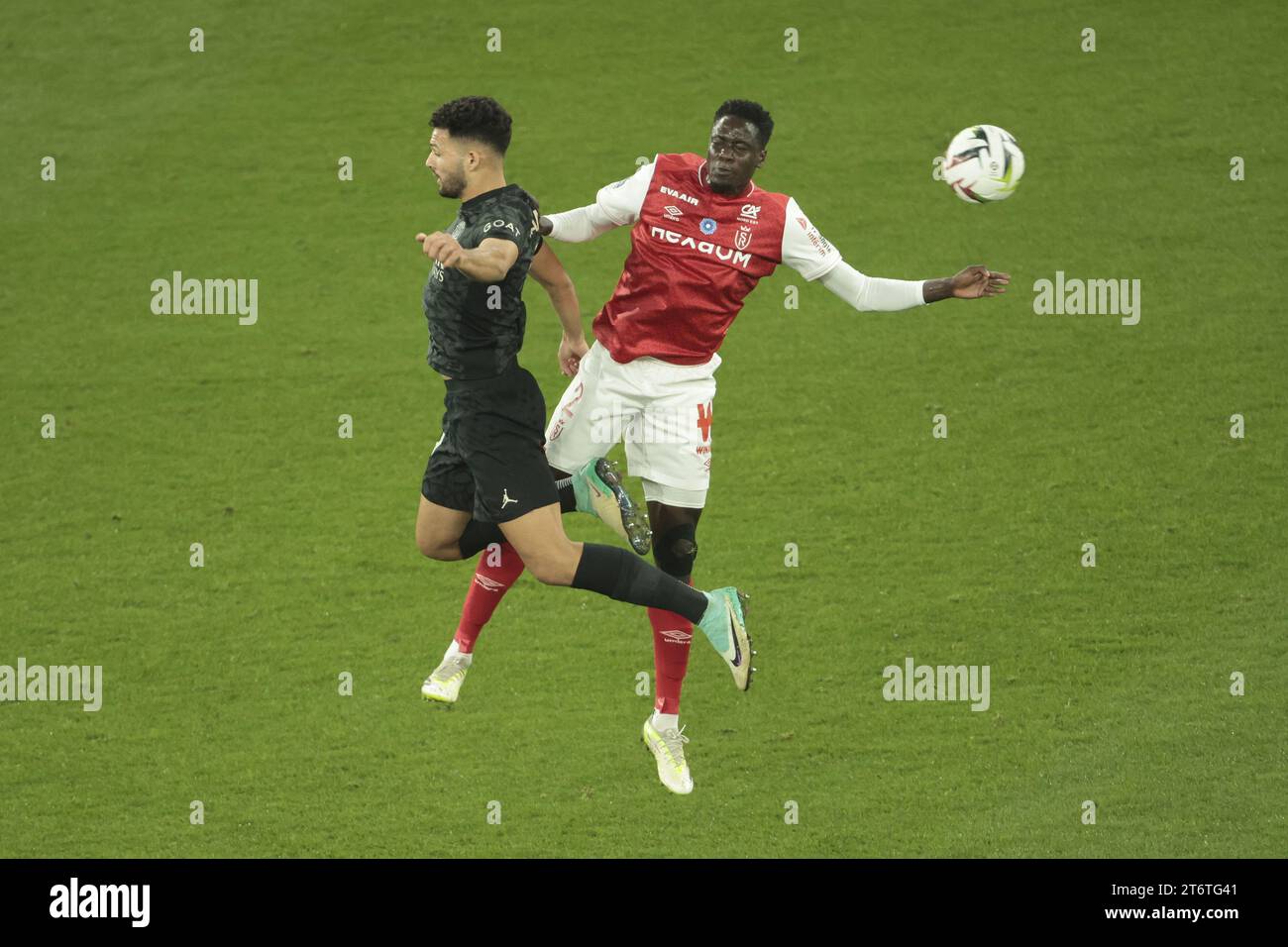 Goncalo Ramos du PSG, Joseph Okumu de Reims lors du match de championnat de France de Ligue 1 ...