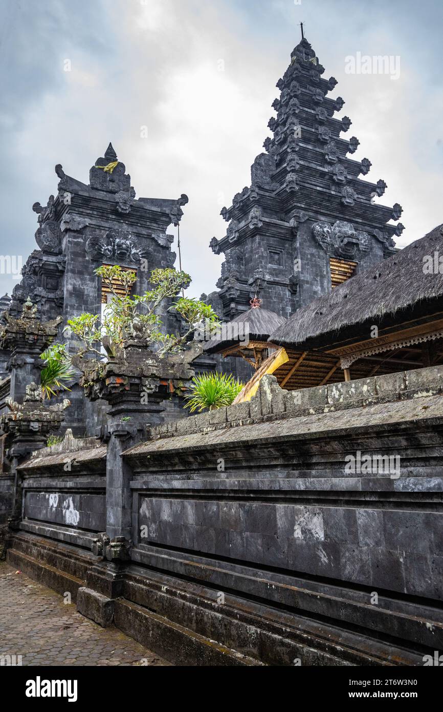 Le temple Besakih sur le volcan du mont Agung. Le temple le plus sacré ...