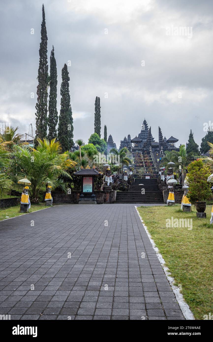 Le temple Besakih sur le volcan du mont Agung. Le temple le plus sacré ...