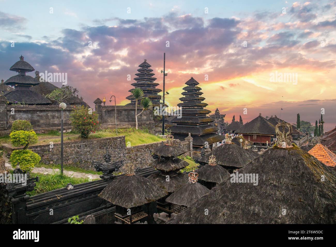 Le temple Besakih sur le volcan du mont Agung. Le temple le plus sacré ...